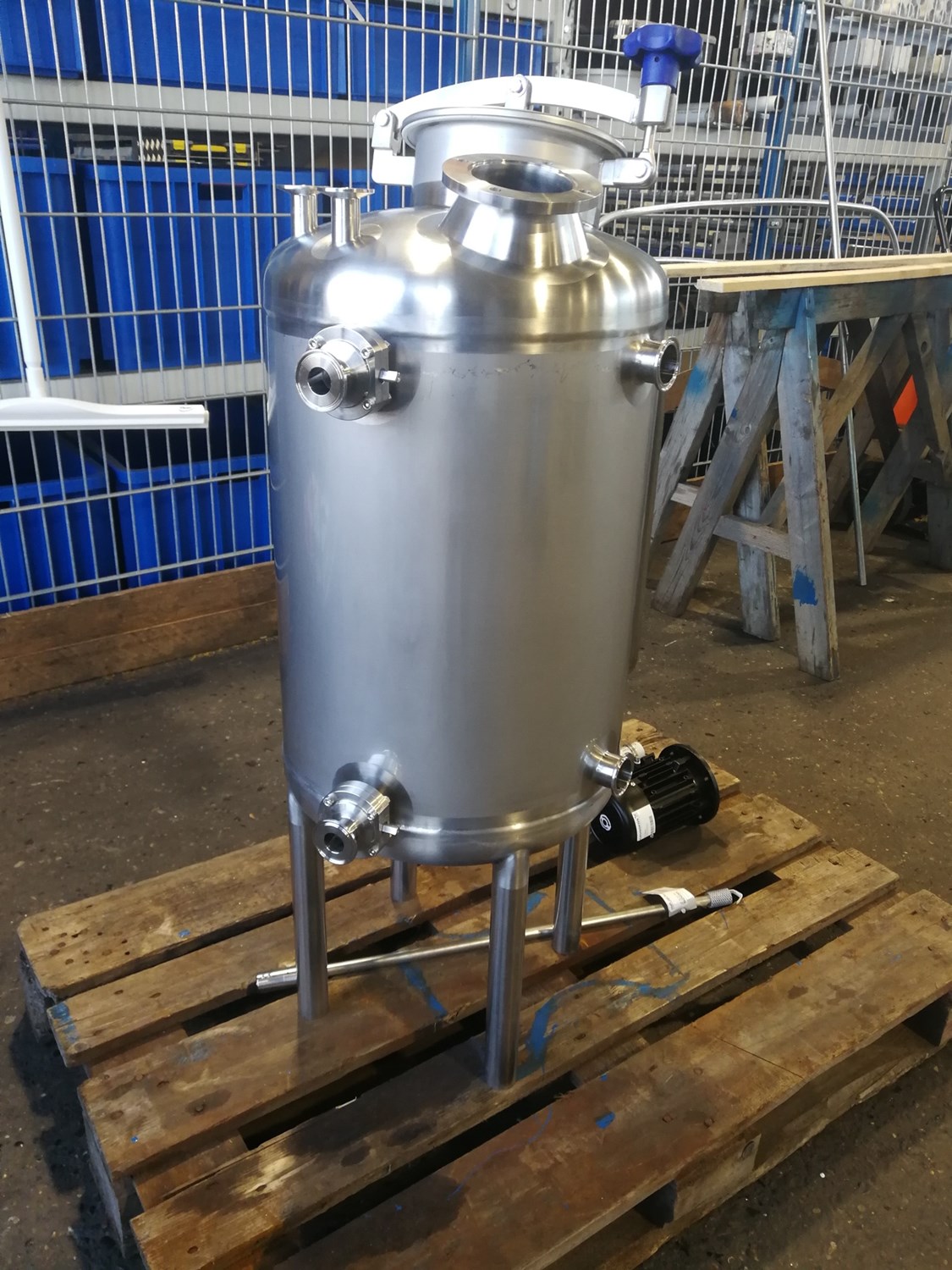 Rustfrit stål - tanke - endebunde - kegler mm. - Customsteel Aps